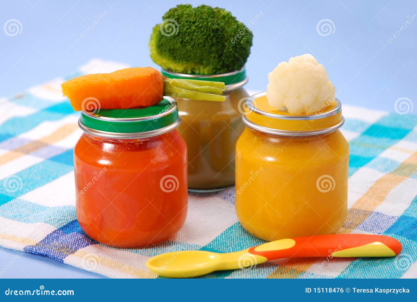 Babyvoeding in kruiken stock foto. Image of glas, voeding - 15118476
