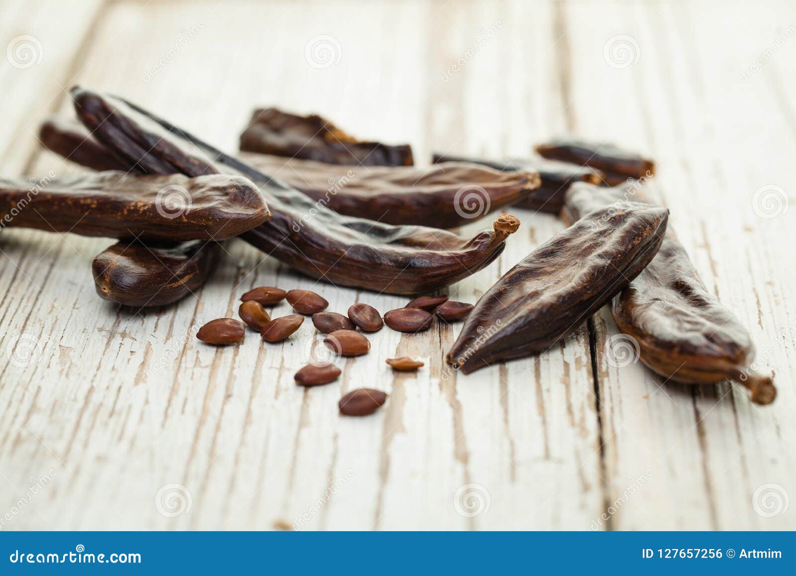 Baccelli Della Carruba Baccelli E Semi Organici Sani Della Carruba ...