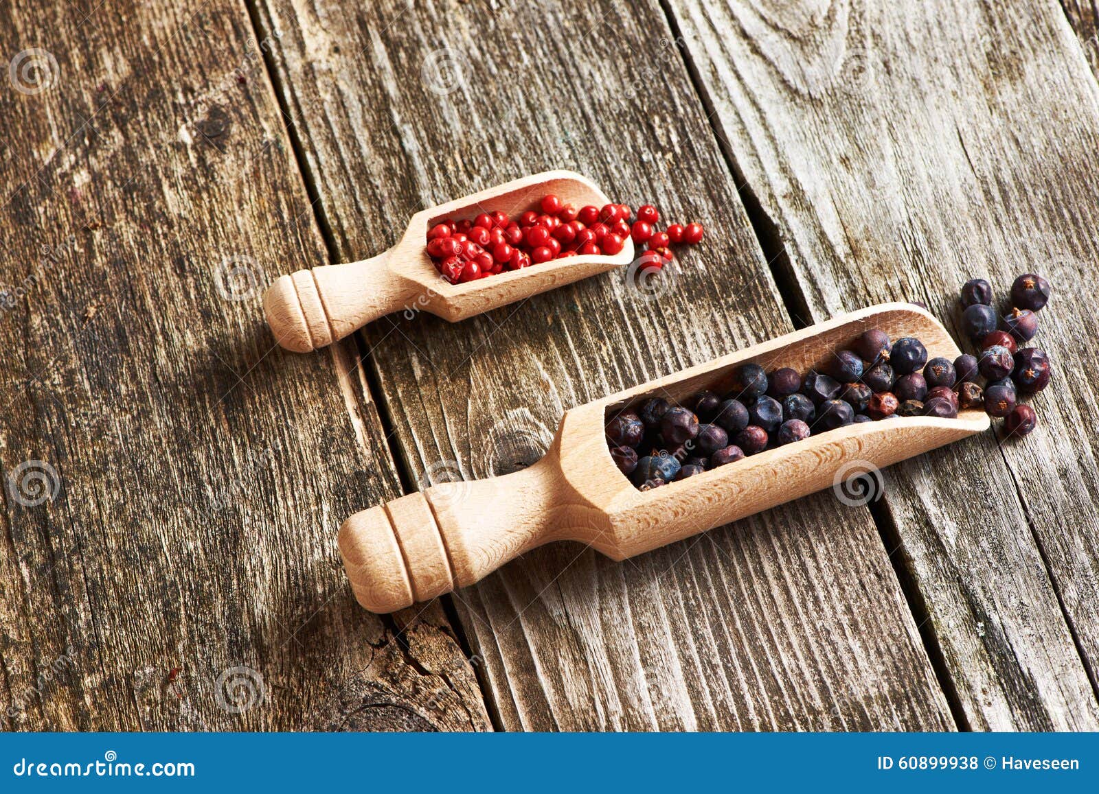 Bacche Di Ginepro E Pepe Rosa Fotografia Stock - Immagine di bacche ...