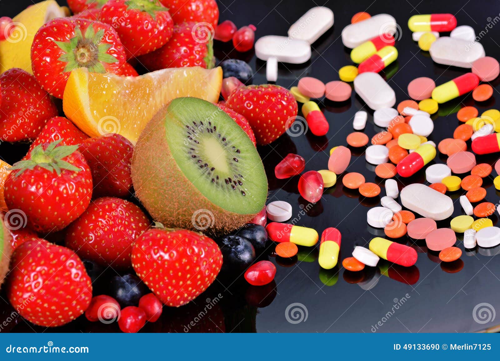 Bacche, Frutti, Vitamine E Supplementi Nutrizionali Fotografia Stock ...