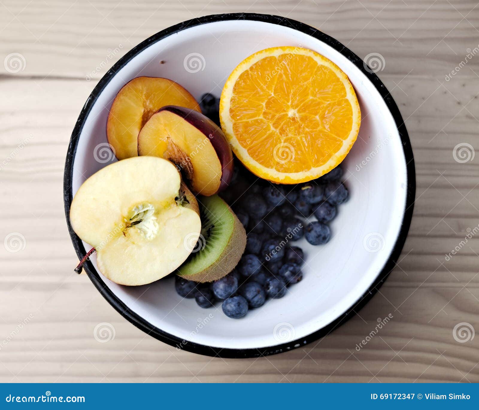 Bacia com frutas imagem de stock. Imagem de biografia - 69172347