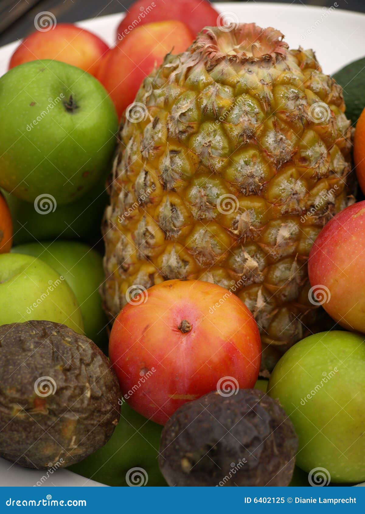 Bacia de fruto imagem de stock. Imagem de abacaxi, tropical - 6402125