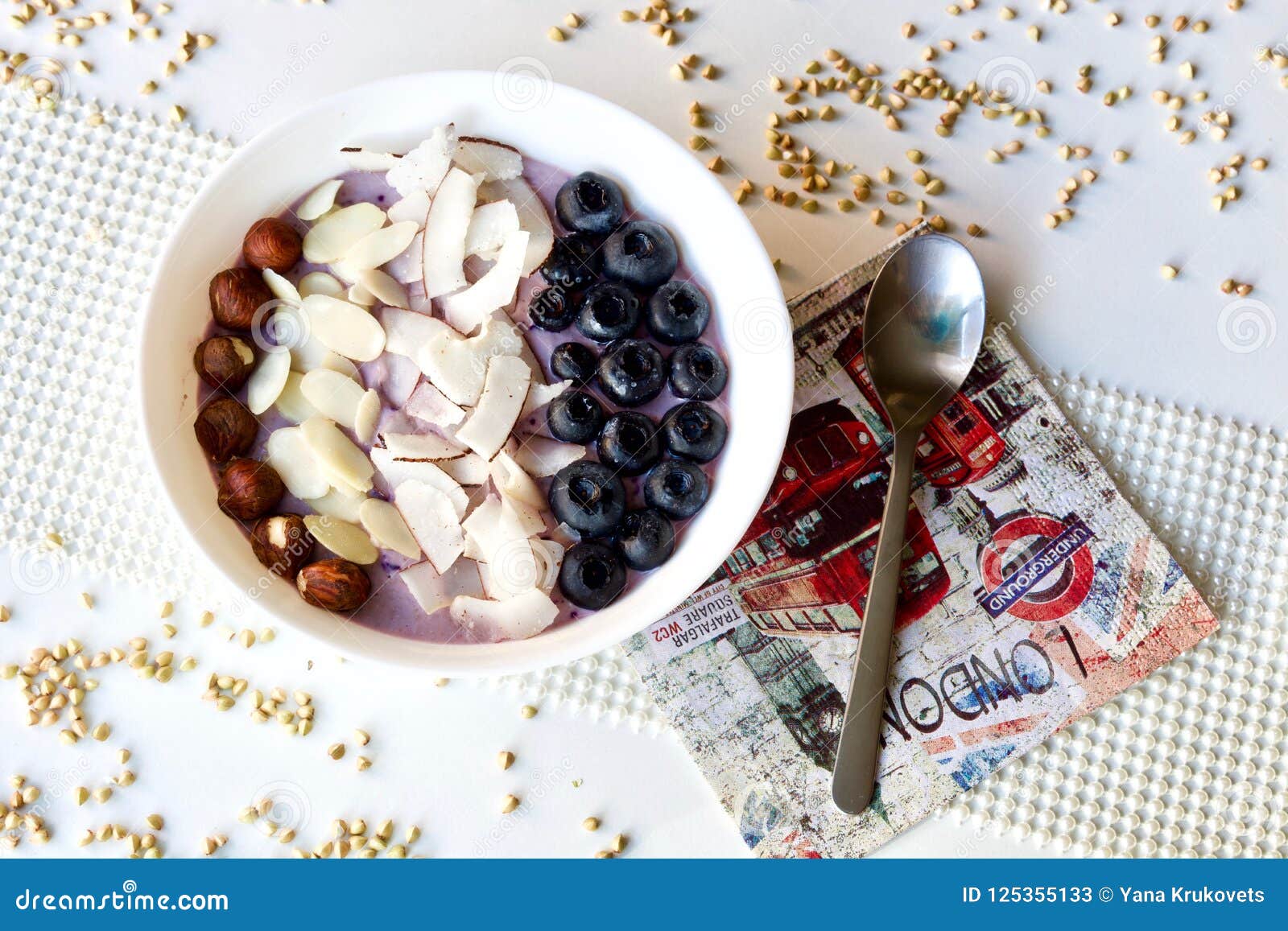 Bacia Roxa Do Trigo Mourisco Imagem de Stock - Imagem de roxo, orgânico ...