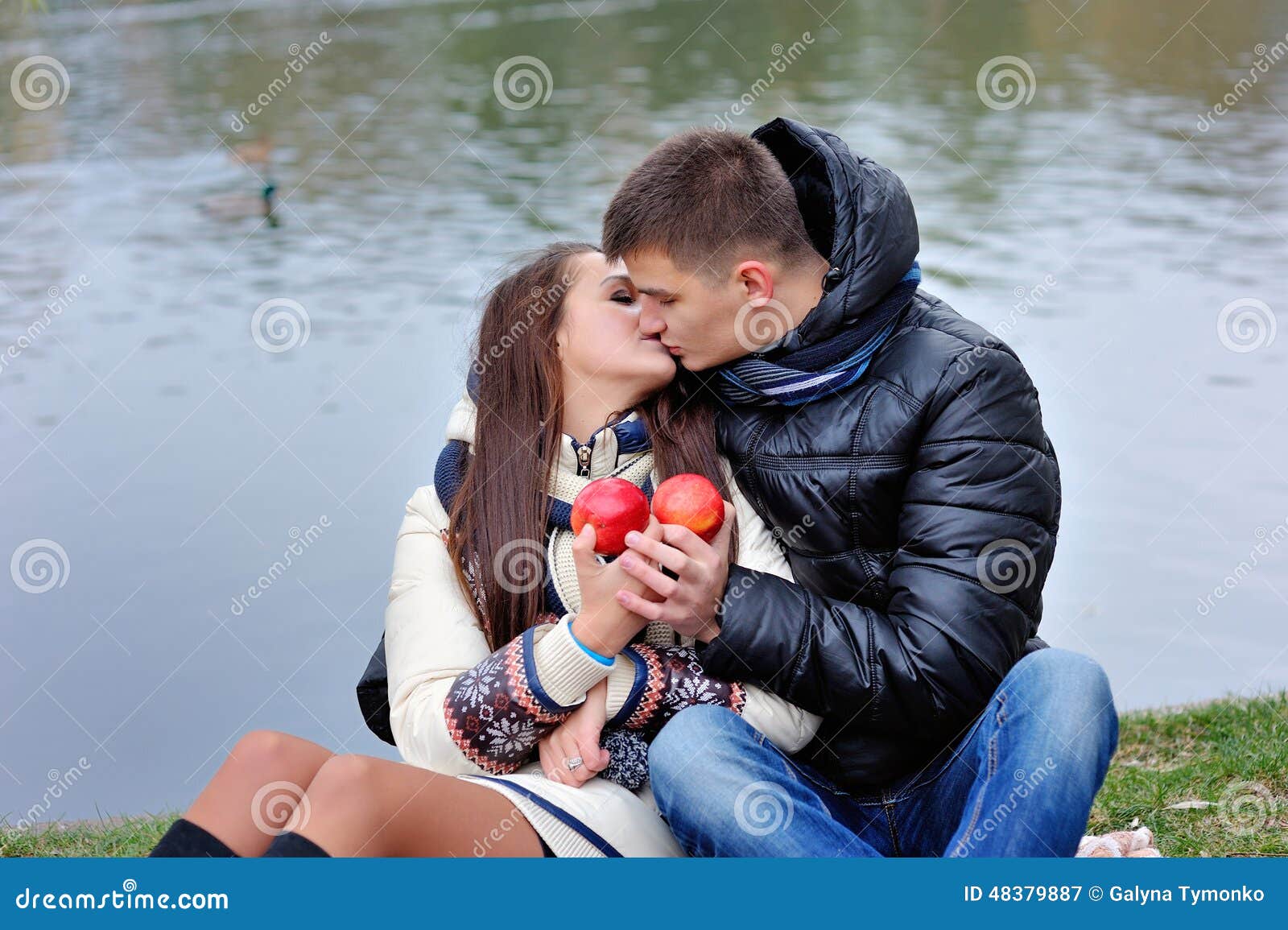 Bacio Di San Valentino Di Amore Immagine Stock - Immagine di amicizia ...