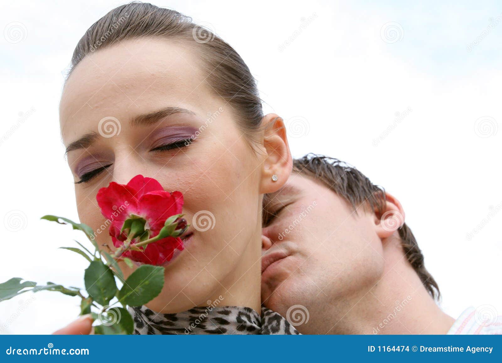 Bacio dolce fotografia stock. Immagine di amanti, fiore - 1164474