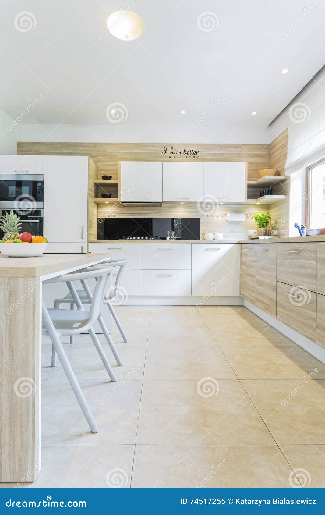 Bacio meglio di cucino immagine stock. Immagine di luce - 74517255