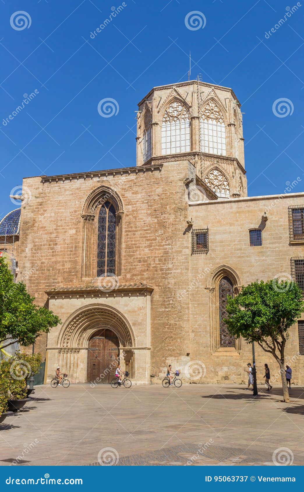 Back of the Historic Medieval Cathedral of Valencia Editorial ...