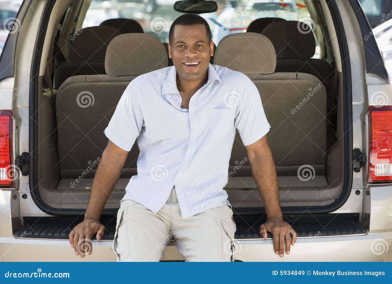 Back Man Sitting Smiling Van Στοκ Εικόνα - εικόνα από lifestyle ...