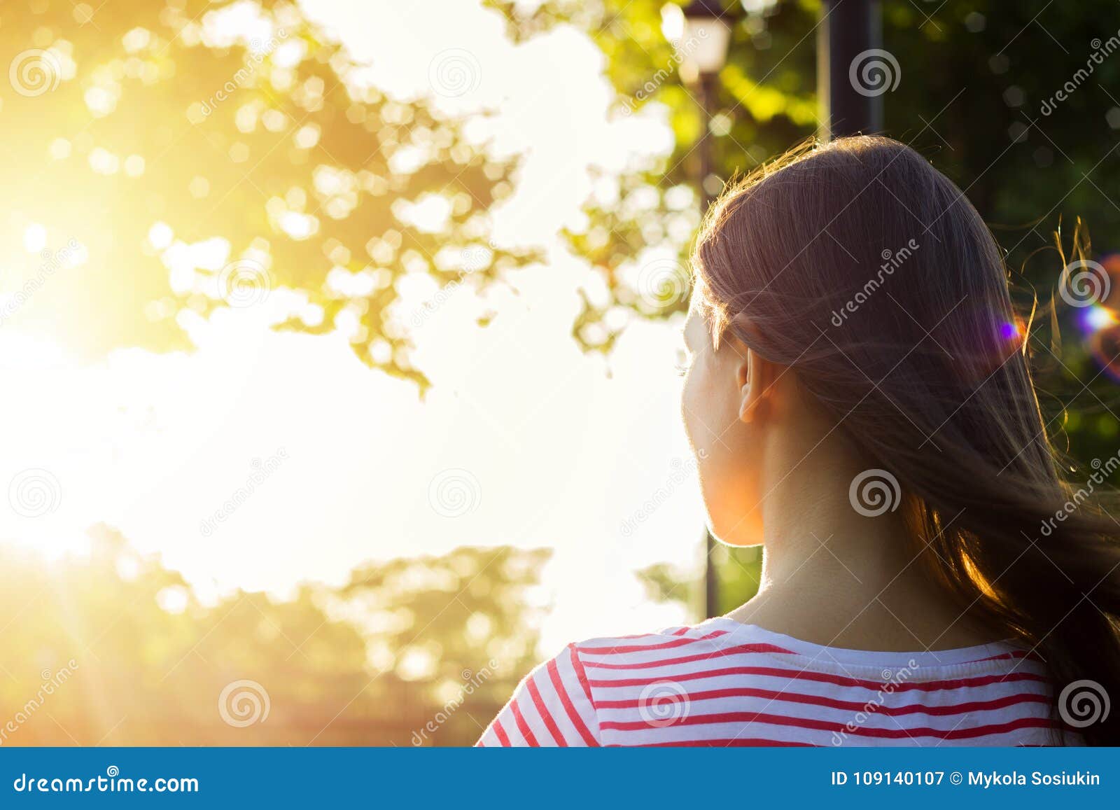 Back View of a Beautiful Romantic Girl Reading a Book in the Park Stock ...