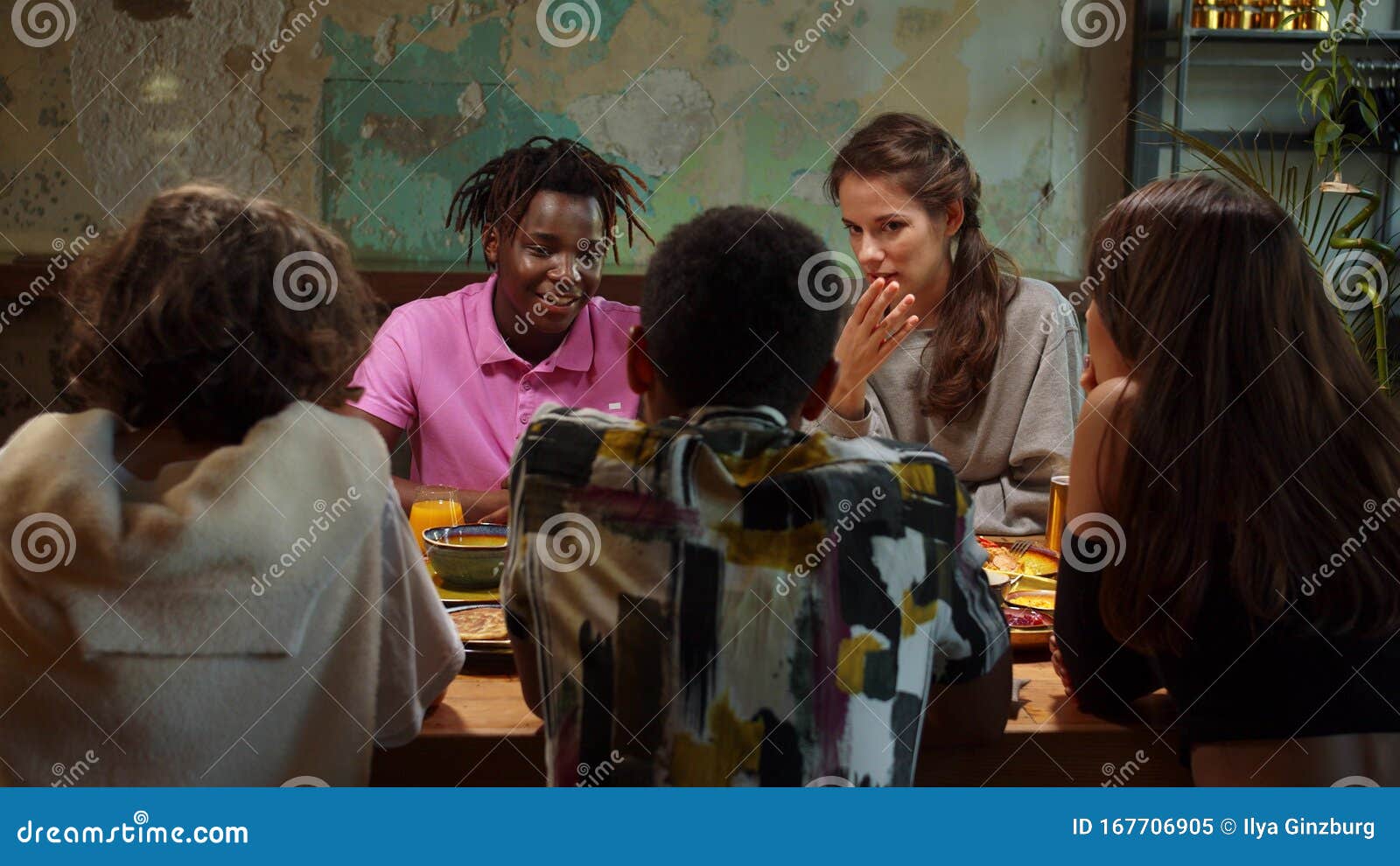 Back View, Multicultural Girls and Boys Sit at Lunch and Talk 库存图片 - 图片 ...