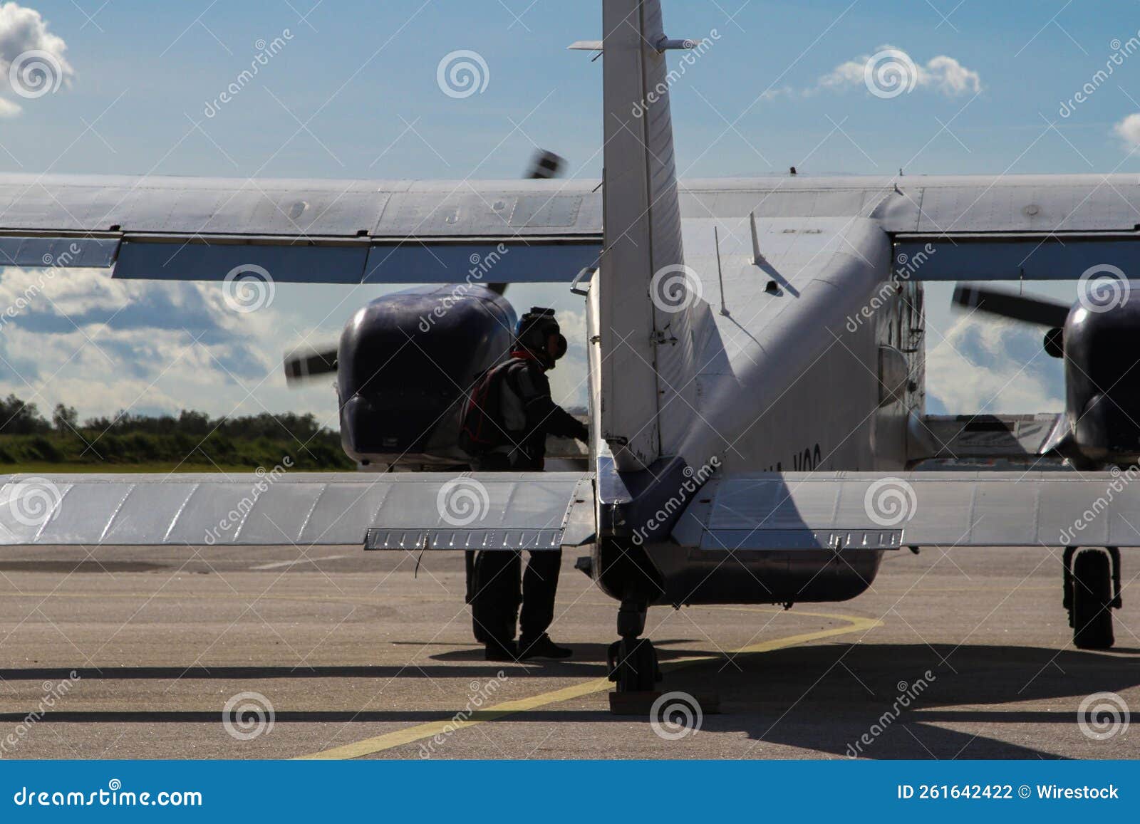 Back View of a Skydiving Plane Getting Ready for Takeoff Editorial ...
