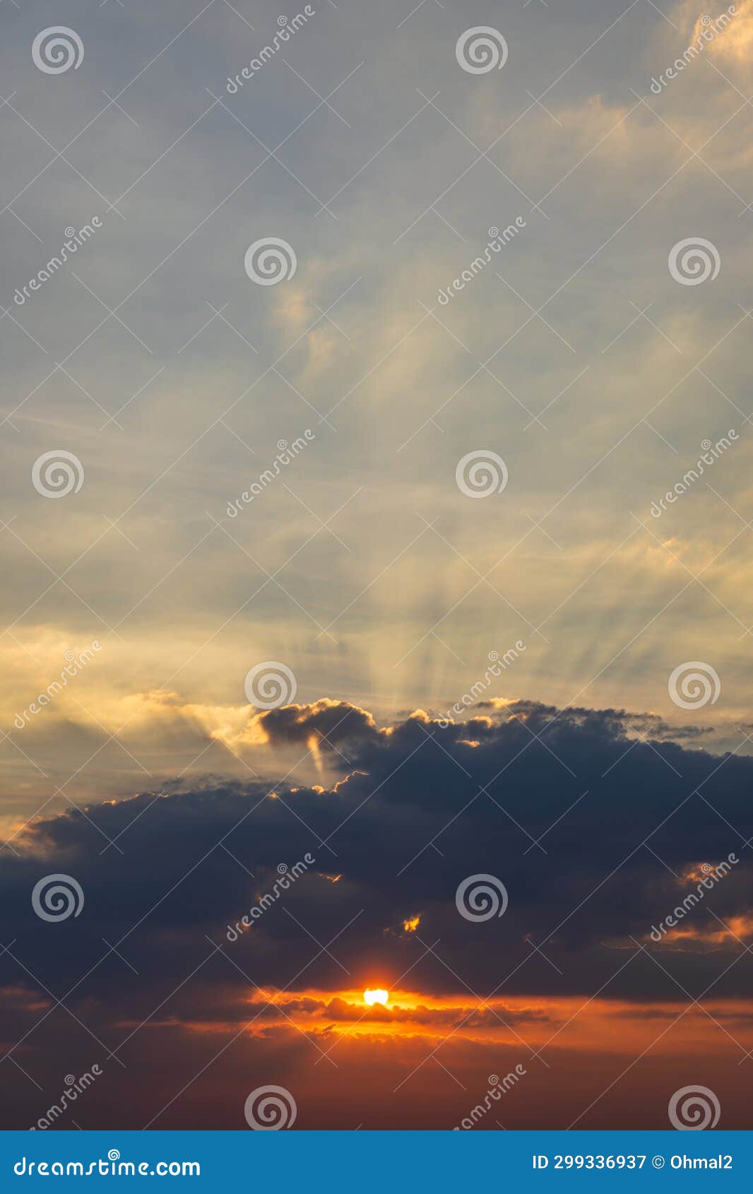 Background of Colorful Sky and Sun Rays, Dramatic Sunset with Twilight ...