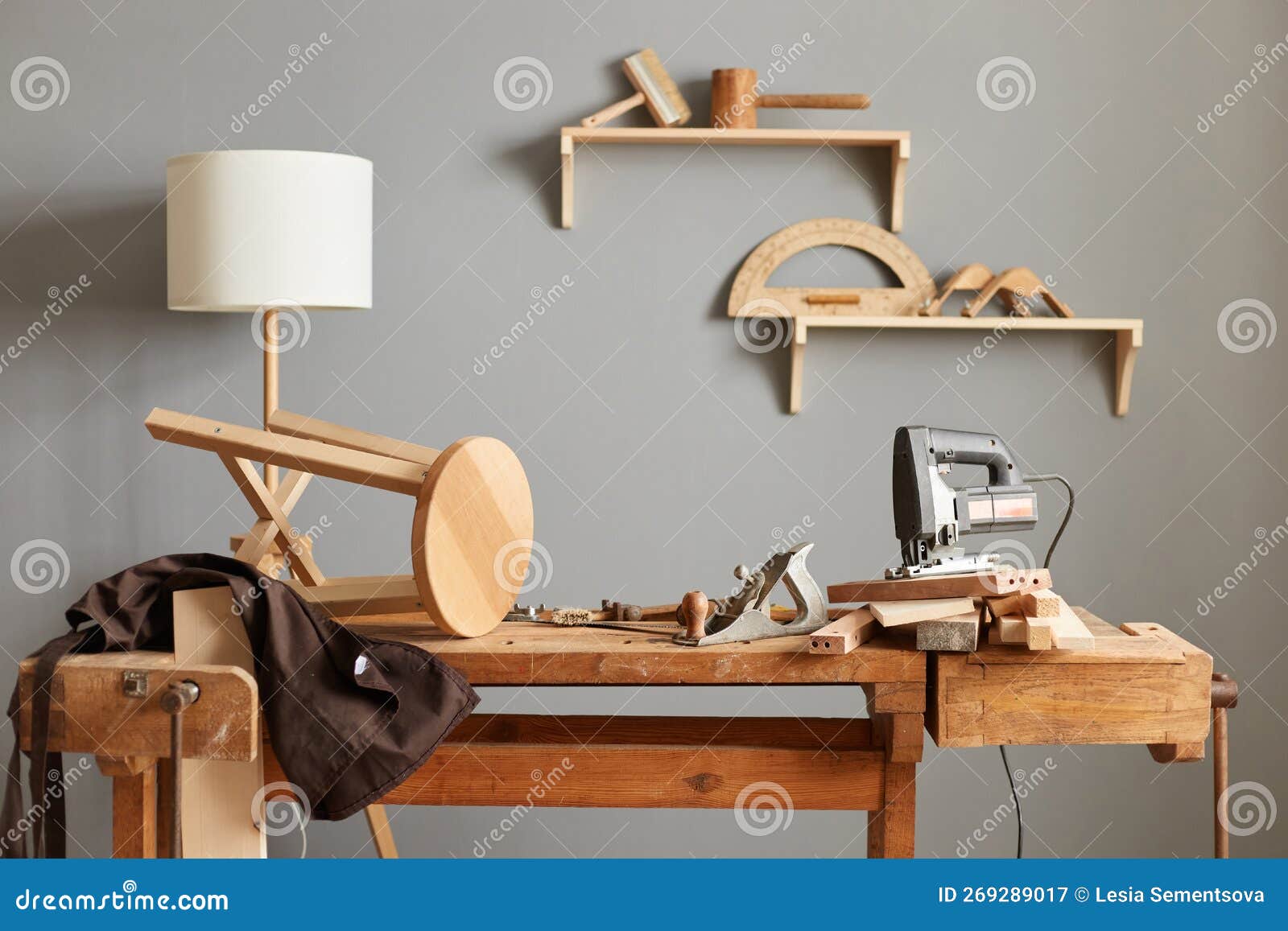 Background Image of Carpenters Workstation, Carpenters Work Table with ...