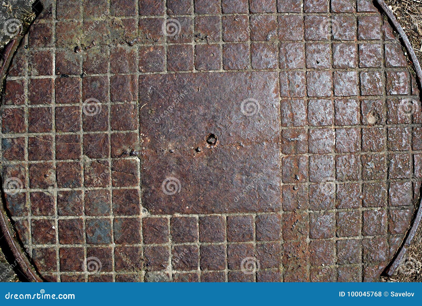 Old rusty round iron hatch stock photo. Image of plate - 100045768