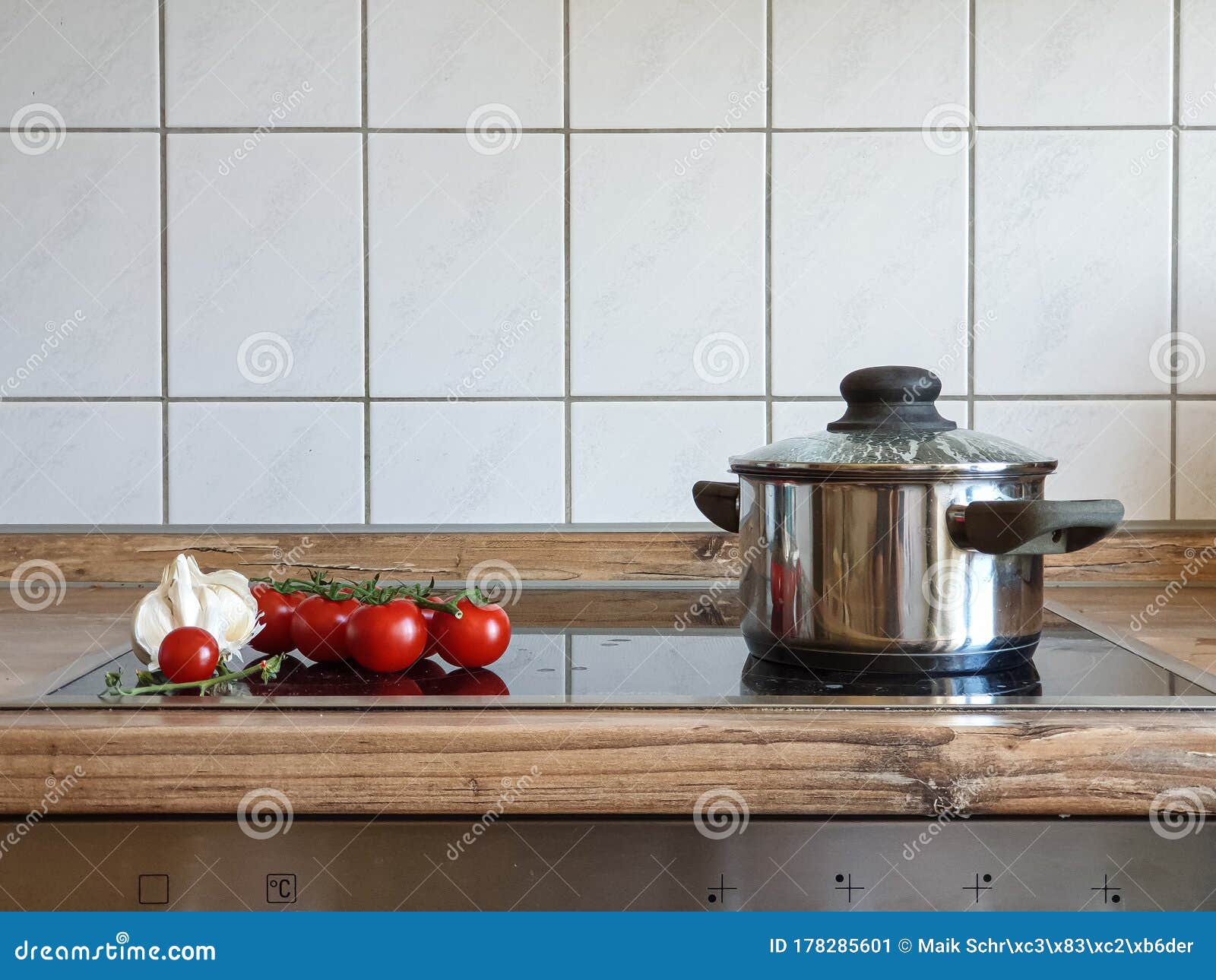 Background Texture Tomatoes, Garlic and a Pot on the Stove in the ...