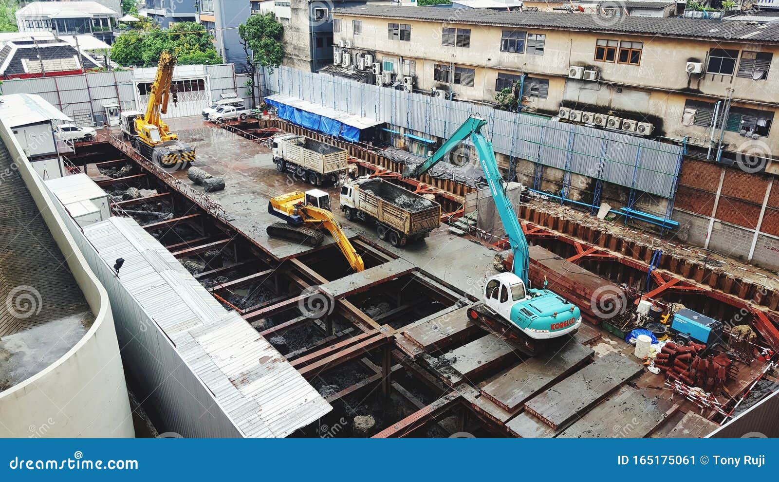 Backhoe is Building a Building Base. Editorial Photo - Image of ...