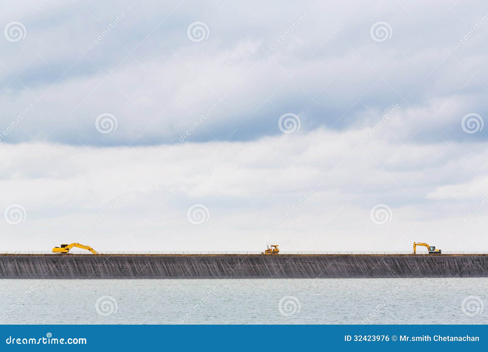 Backhoe on dam crest stock photo. Image of activity, earth - 32423976