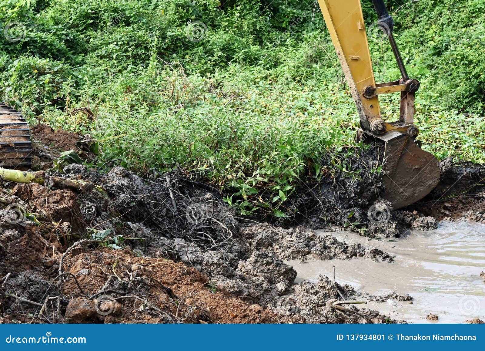 Backhoe dig ground stock image. Image of metal, track - 137934801