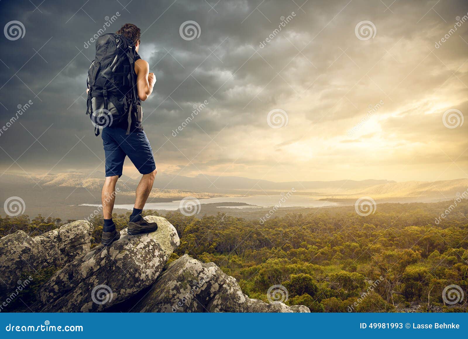 Backpacker immagine stock. Immagine di goda, gode, sera - 49981993