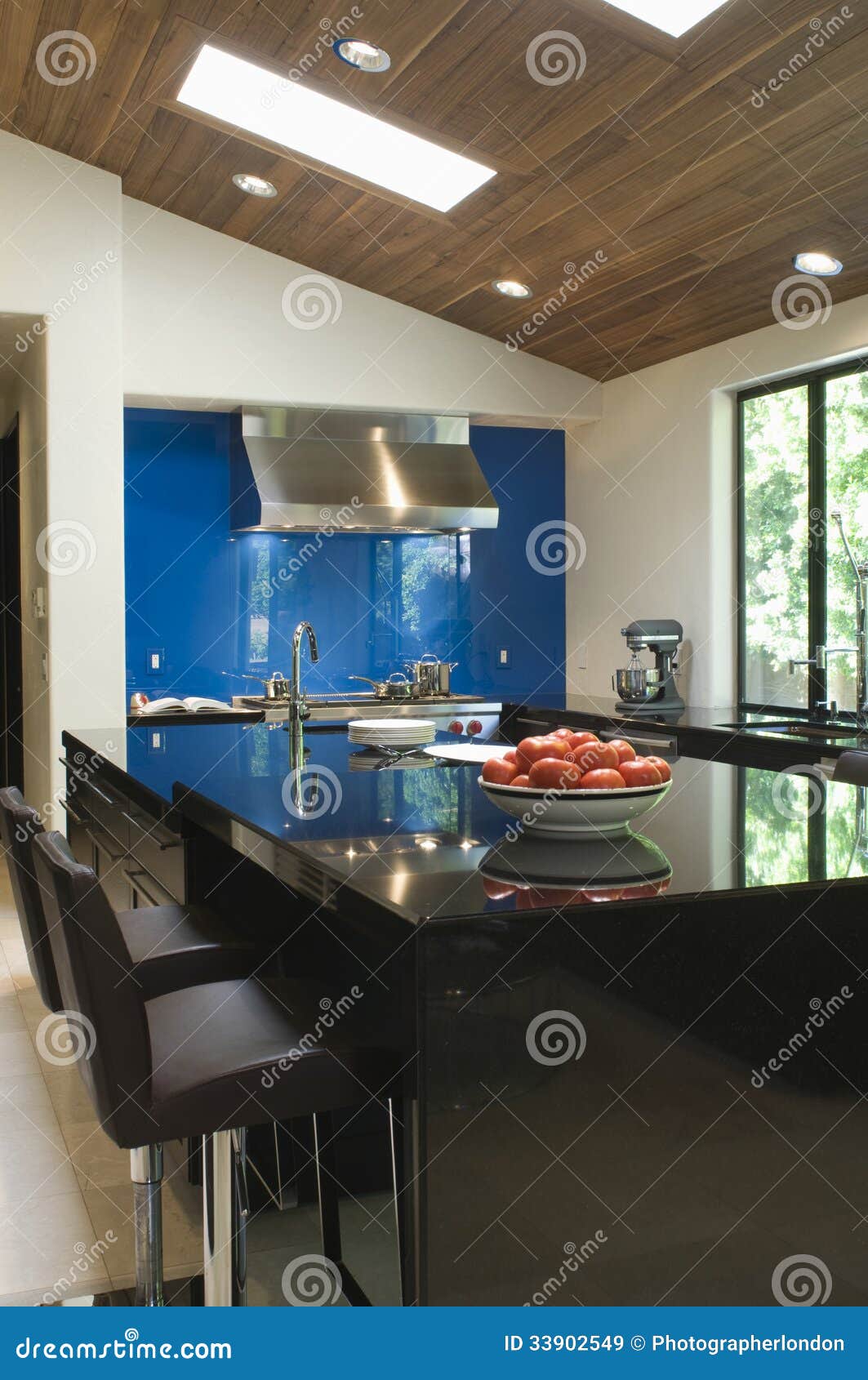 Backsplash Azul Na Cozinha Moderna Imagem de Stock - Imagem de café ...