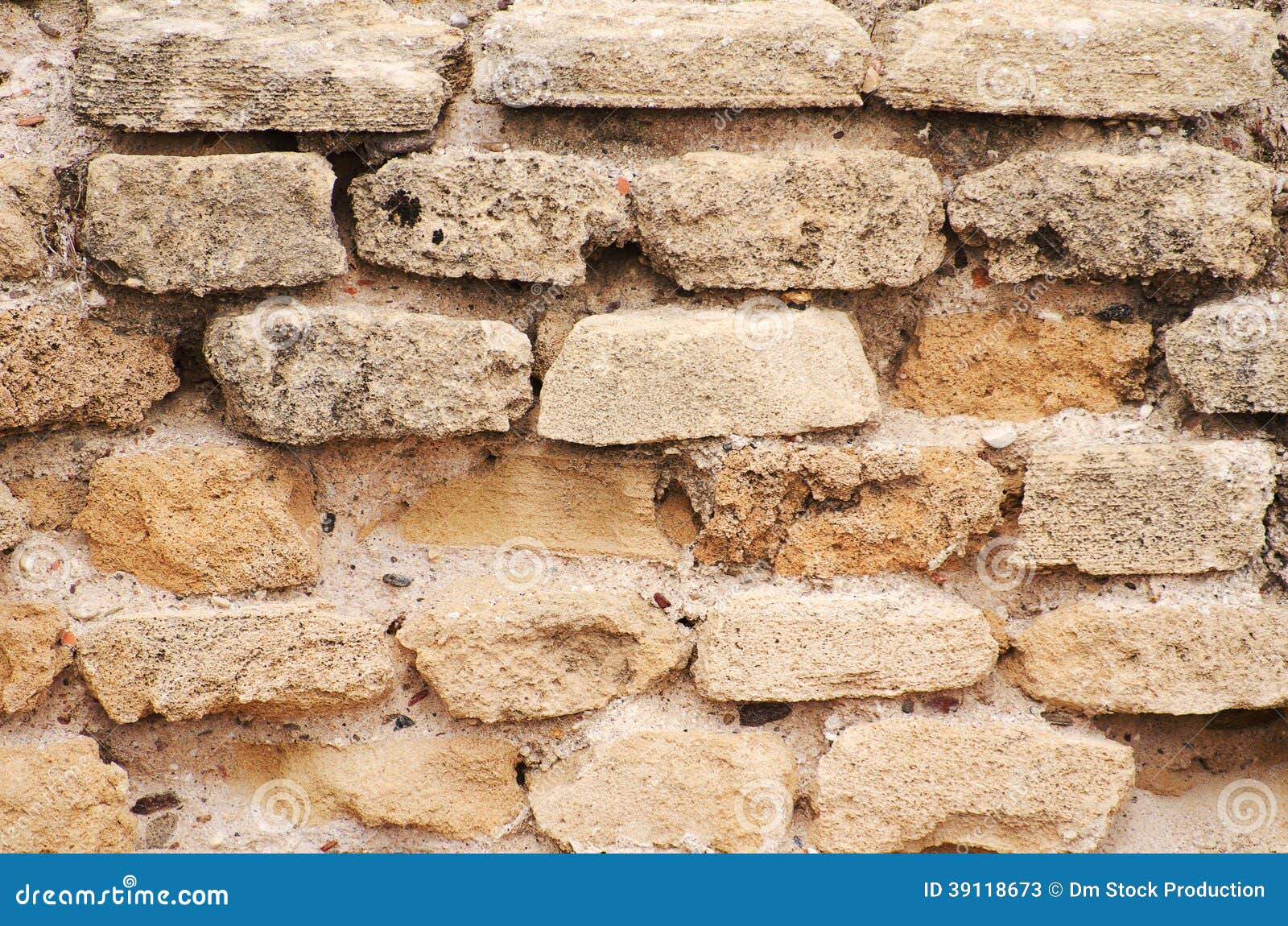Backsteinmauer errichtet. stockbild. Bild von vierecke - 39118673