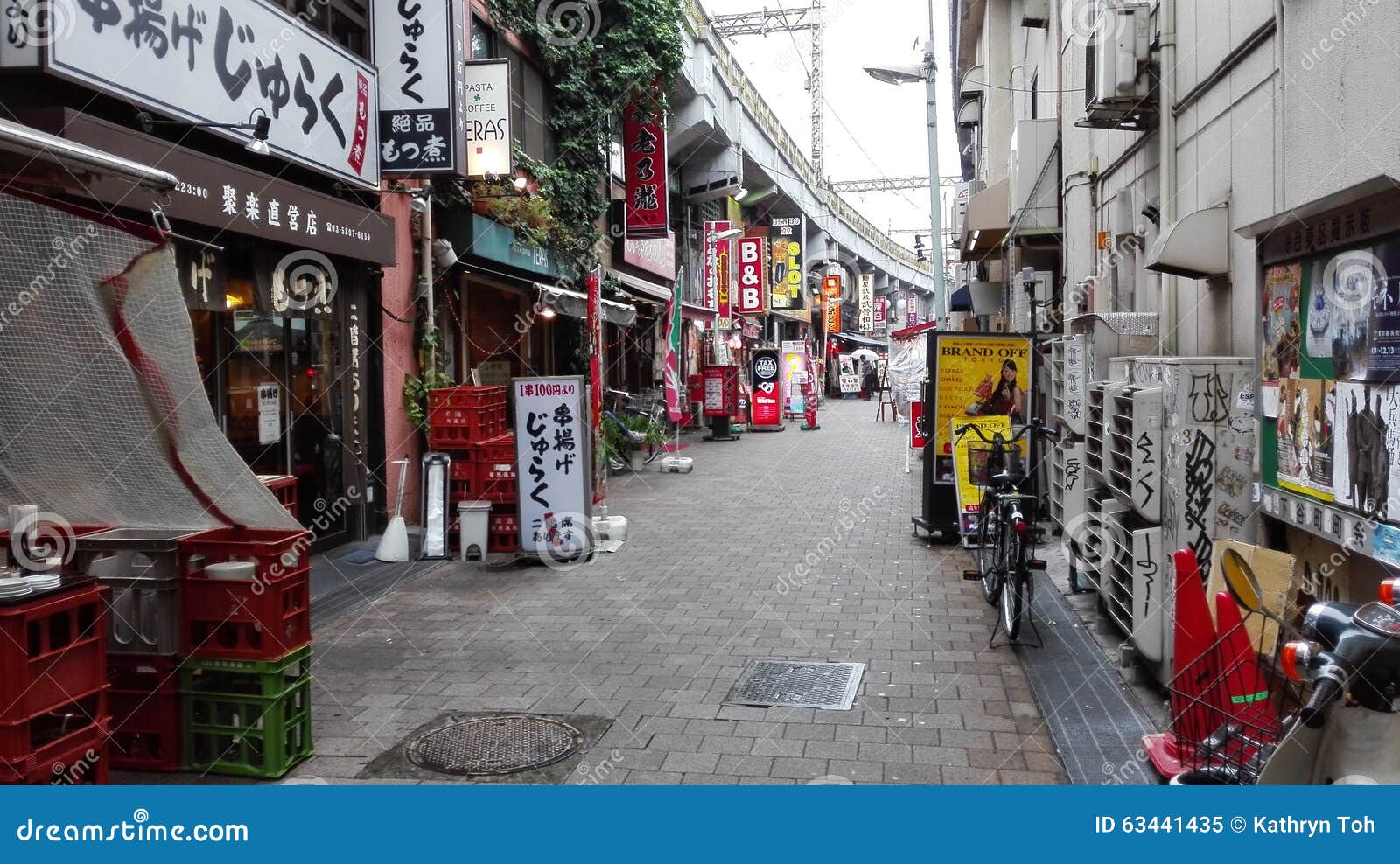 A backstreet in Tokyo editorial image. Image of backstreet - 63441435