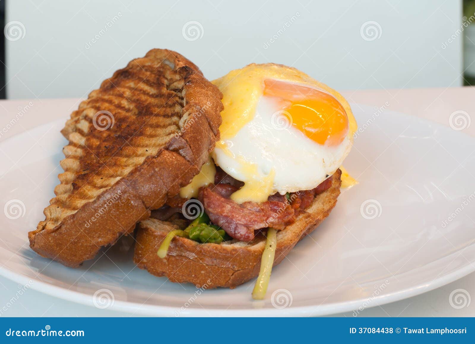 Bacon & Egg Bap or Roll Stock Photo - Image of snack, roll: 37084438