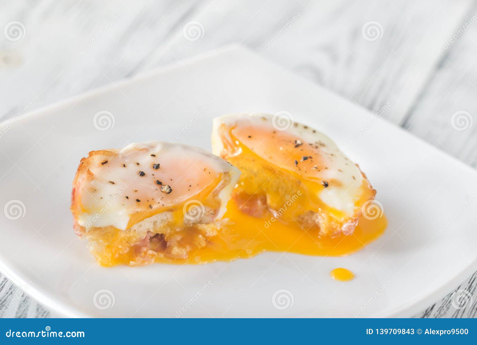 Bacon and Egg Muffin: Cross Section Stock Image - Image of baked, meat ...