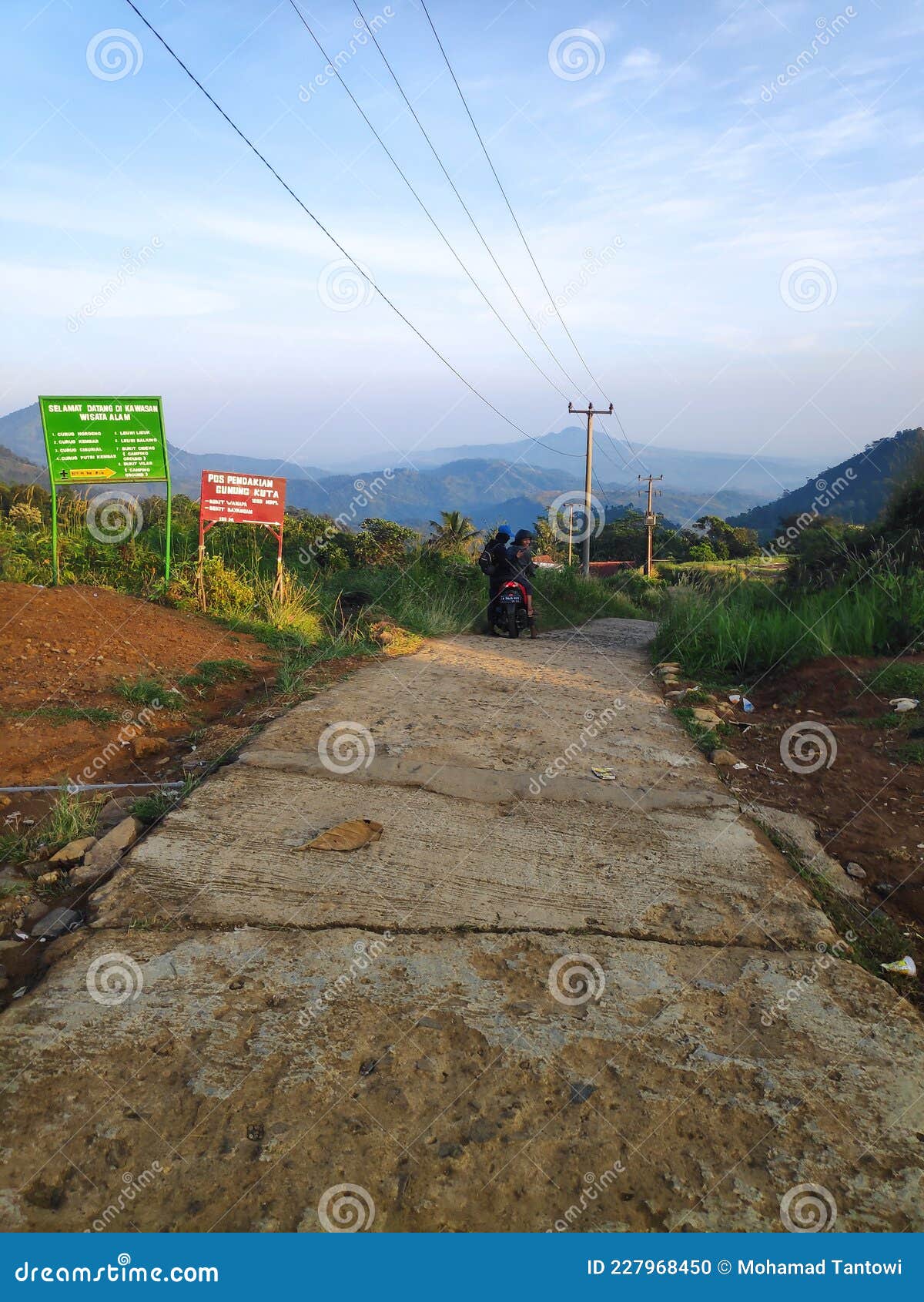 Bad street at mount editorial image. Image of street - 227968450