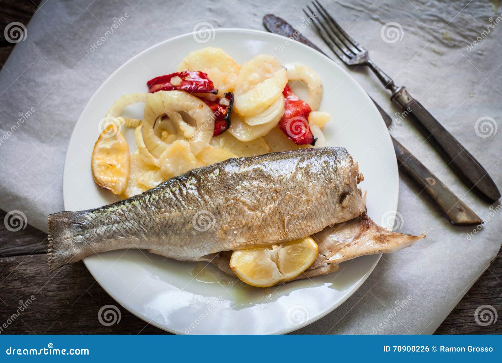 Badejo cozido foto de stock. Imagem de peixes, marisco - 70900226