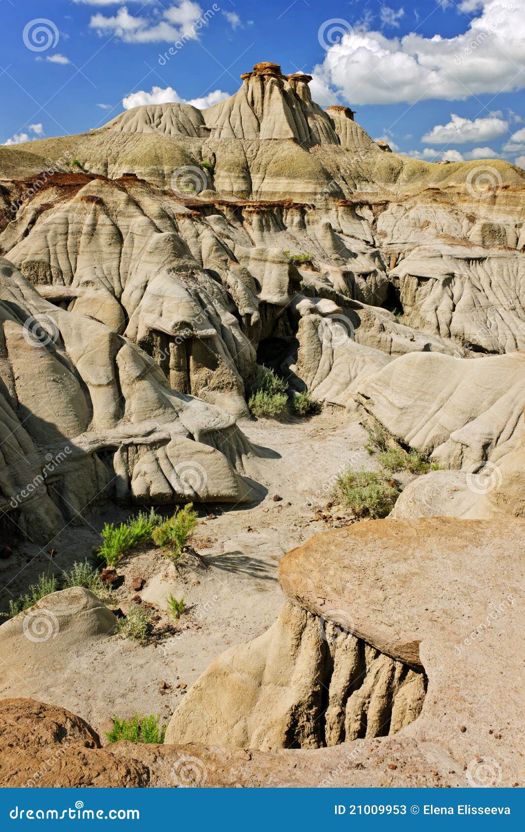 Badlands in Alberta, Canada Stock Image - Image of dinosaur, landscape ...