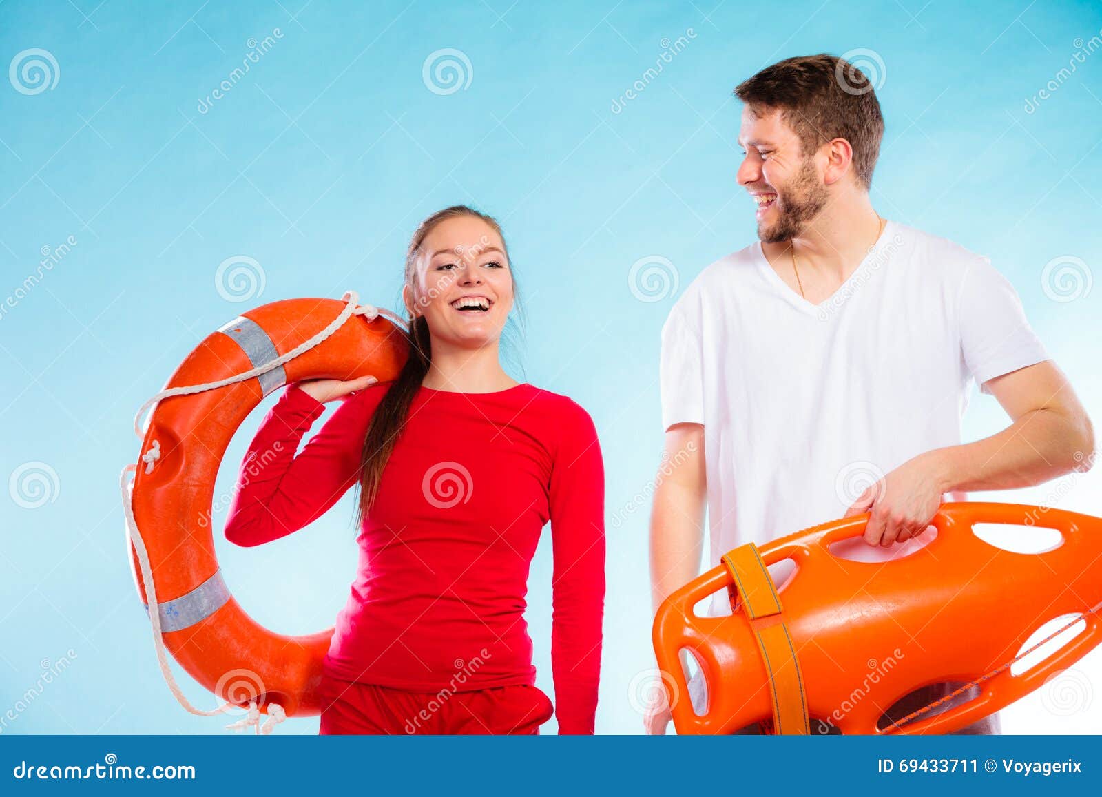 Badmeesters Op Plicht Met Materiaal Stock Afbeelding - Image of paar ...