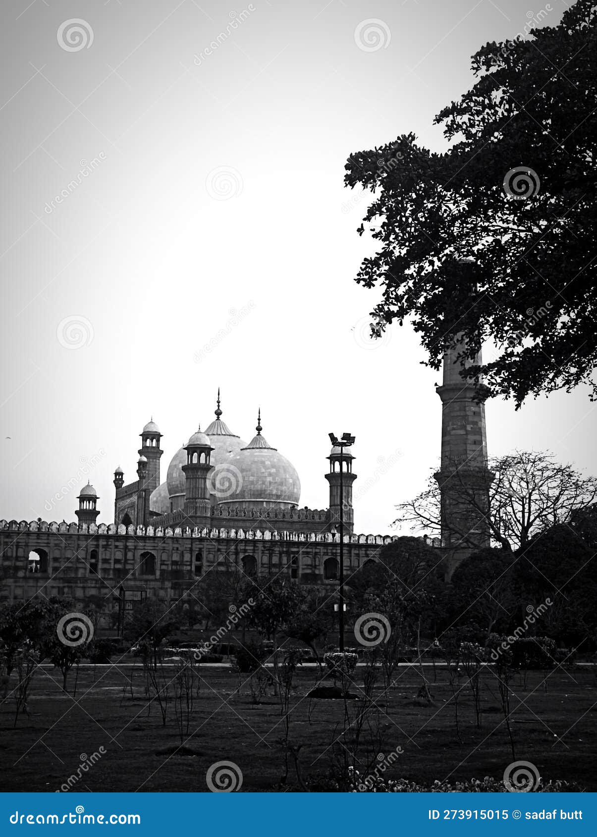Badshahi Mosque view stock image. Image of view, reflection - 273915015