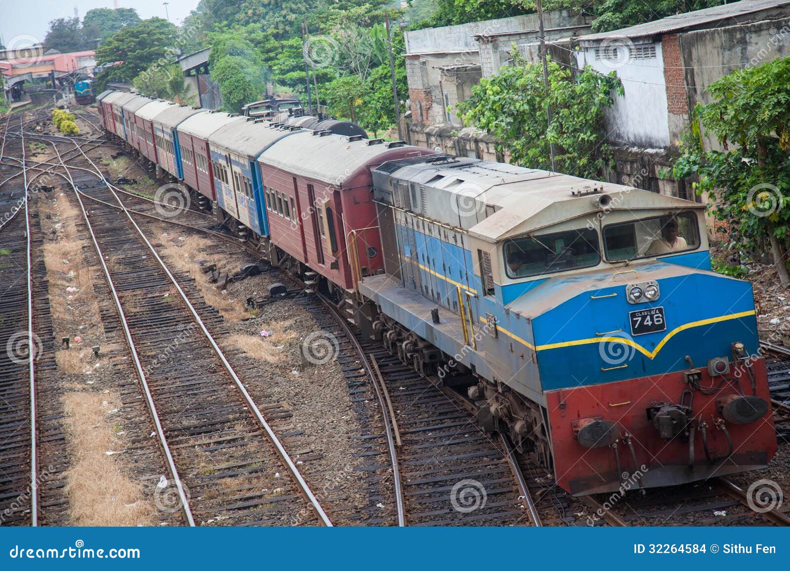 Badulla train in colombo editorial stock image. Image of color - 32264584