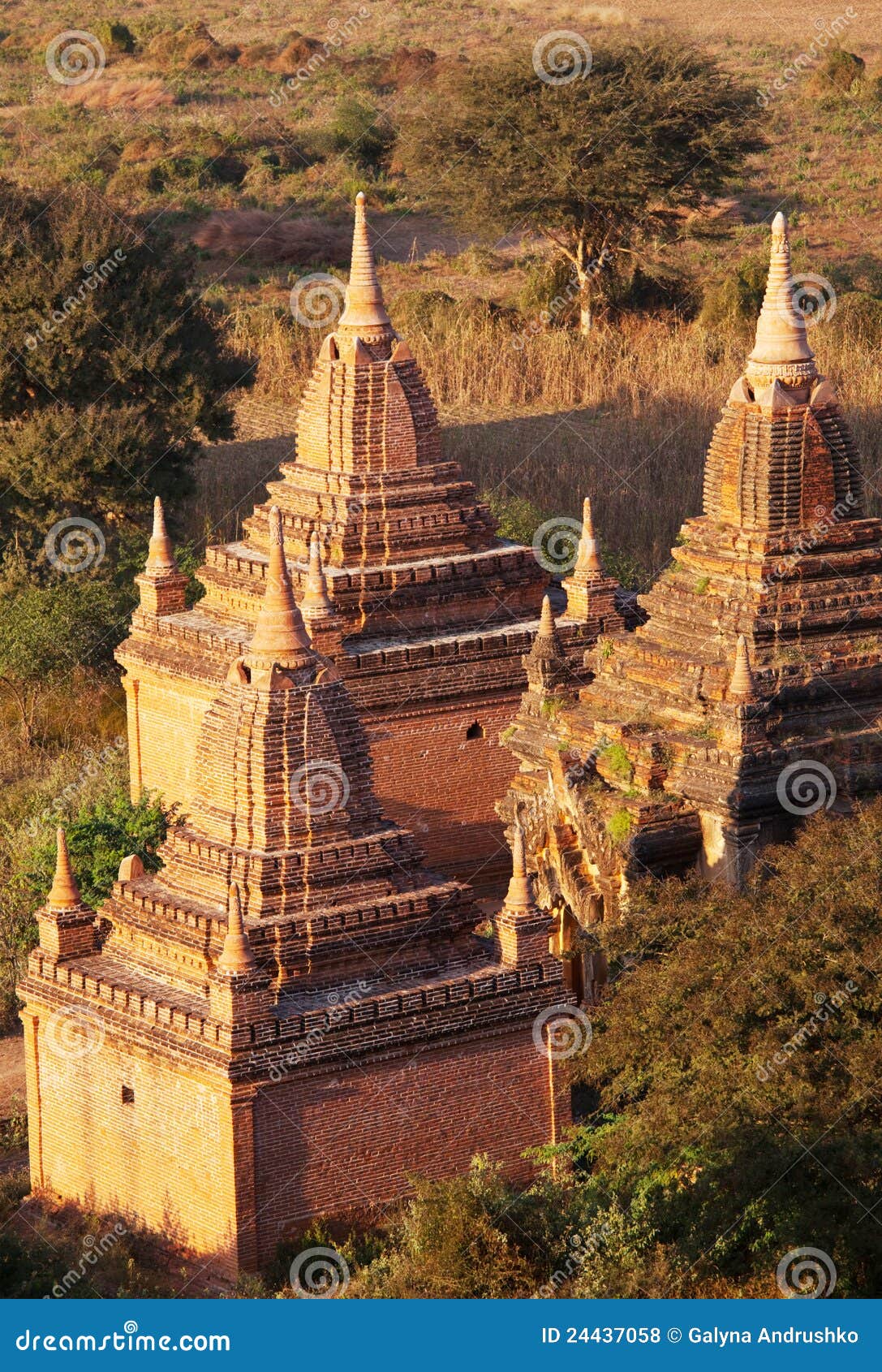 Bagan foto de archivo. Imagen de cielo, cultura, estructura - 24437058
