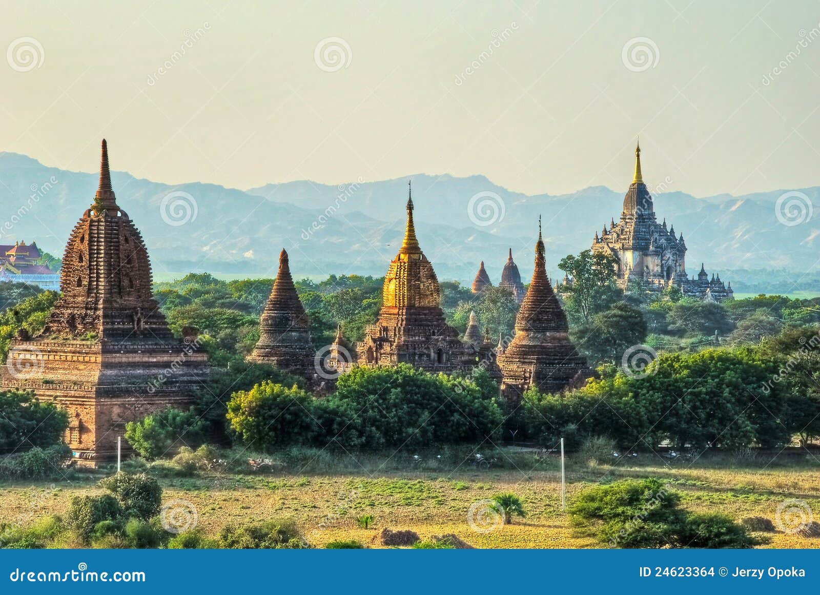 Bagan foto de archivo. Imagen de monumento, asia, asombroso - 24623364