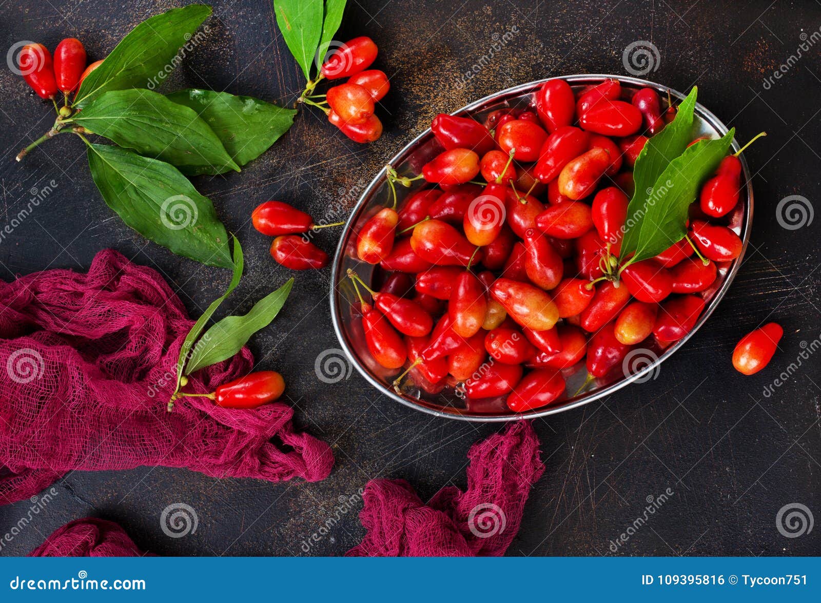 Bagas foto de stock. Imagem de coma, maduro, colorido - 109395816