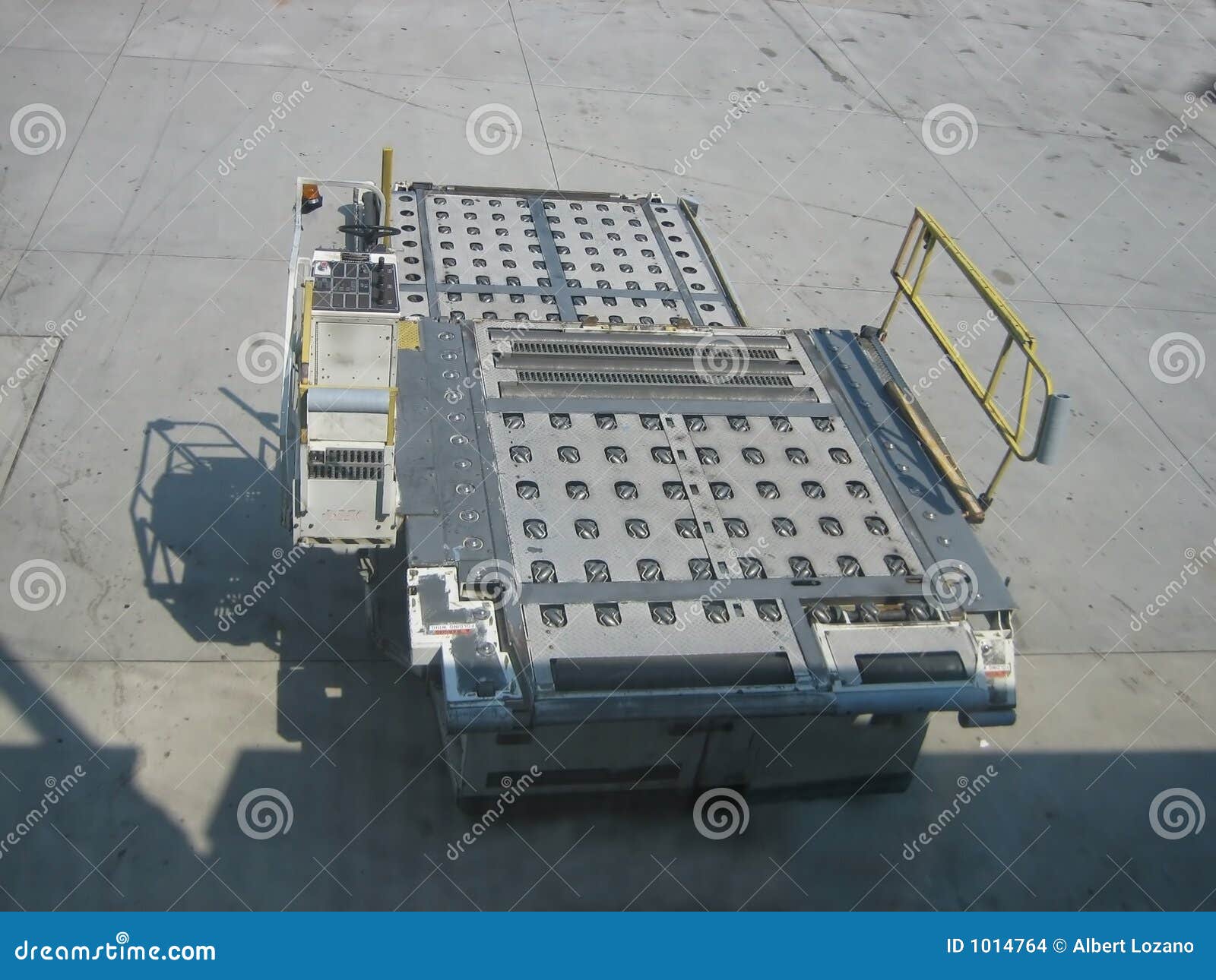 Baggage loader stock photo. Image of loader, baggage, aviation - 1014764