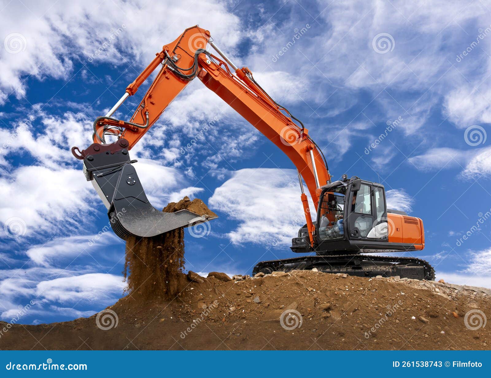 Bagger Graben Und Beladen an Der Baustelle Stockbild - Bild von gebäude ...