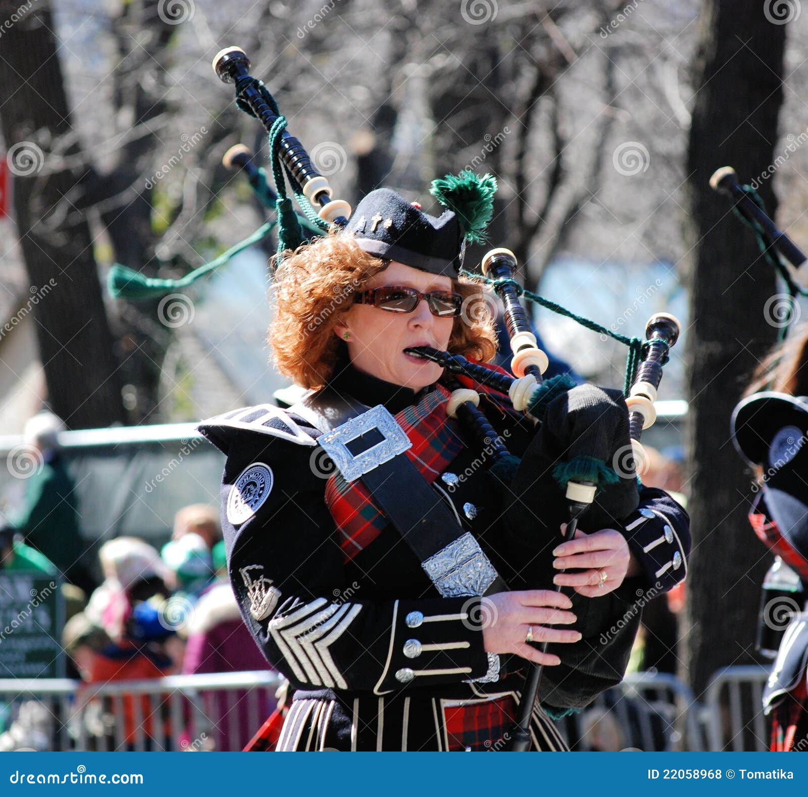 Bagpiper editorial stock photo. Image of crowd, avenue - 22058968