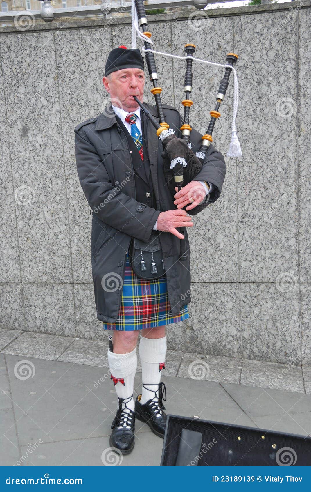 Bagpiper, Edinburgh Editorial Photo | CartoonDealer.com #98264177