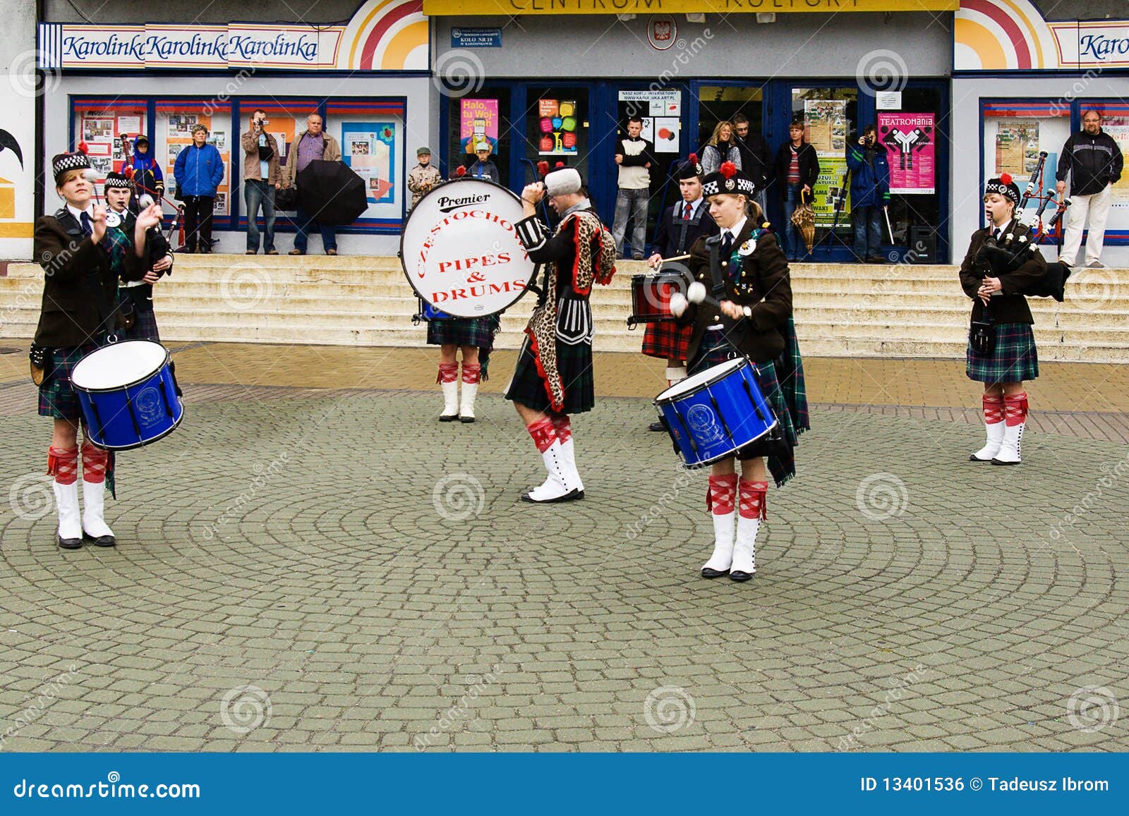 Bagpipers editorial photo. Image of musician, color, highlander - 13401536