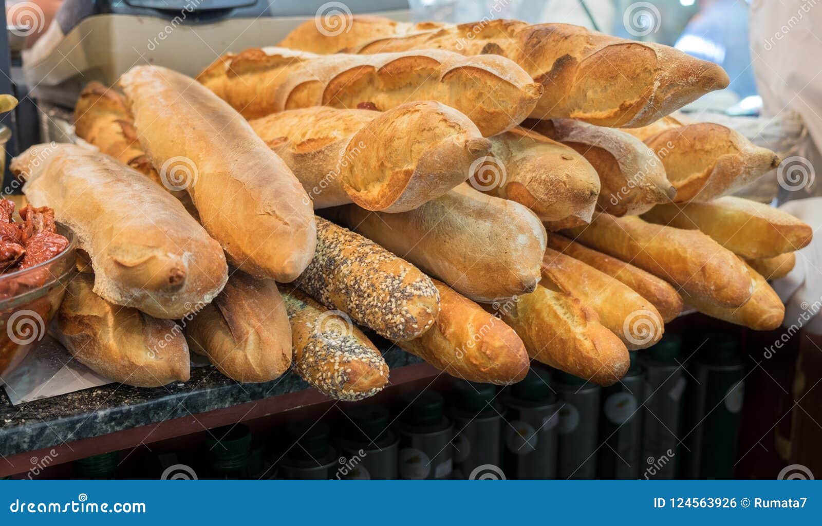 Baguette - Lungamente, Pagnotta Sottile Di Pane Francese Fotografia ...