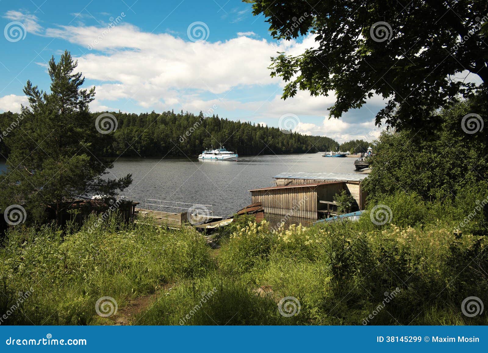 Bahía Del Monasterio. Puerto. Imagen de archivo - Imagen de verano ...