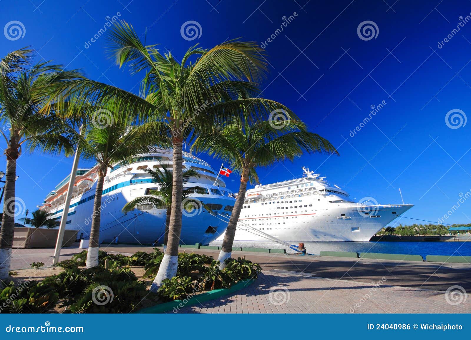 Bahamas pier stock photo. Image of city, ocean, passenger - 24040986
