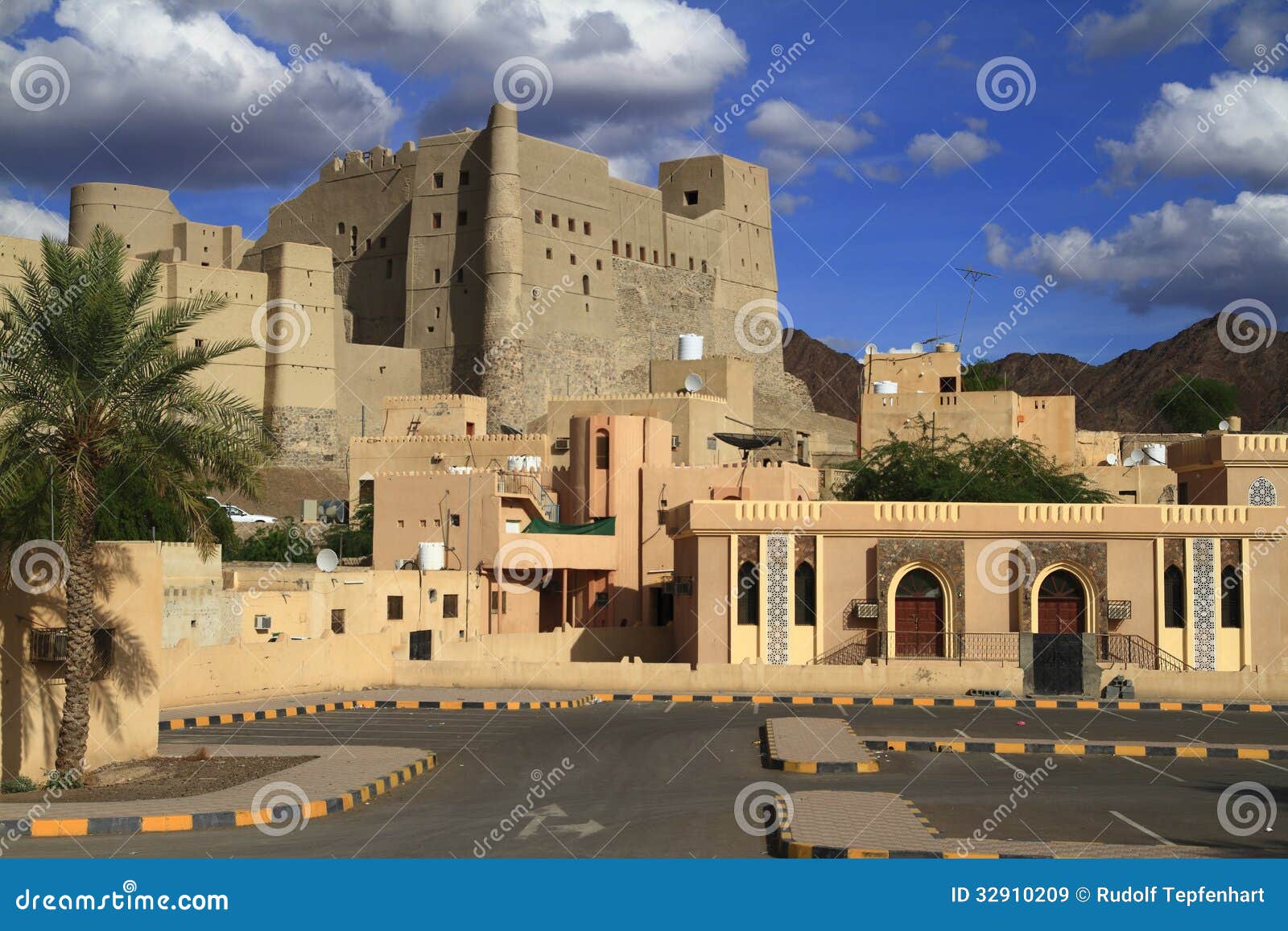 Bahla-Fort stockbild. Bild von hügel, historisch, antike - 32910209