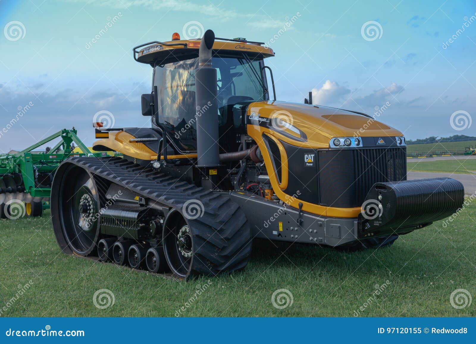 Bahn-Traktor CAT Challengers MT865C Redaktionelles Bild - Bild von ...