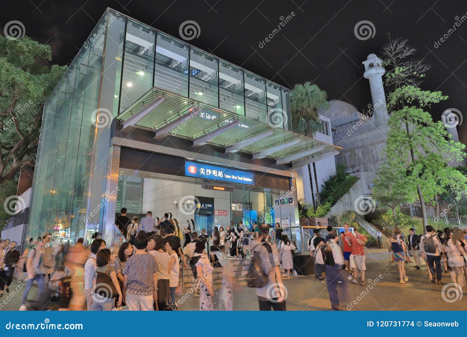 Bahnhofseingang Tsim Sha Tsui MTR Nachts Redaktionelles Stockbild - Bild von gleis, porzellan ...