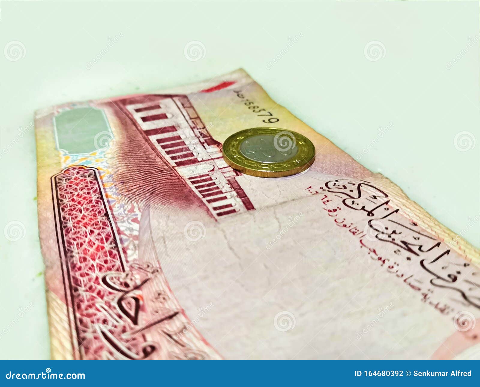 Bahrain Currency Coin and Dinar Stock Photo - Image of metal, market ...