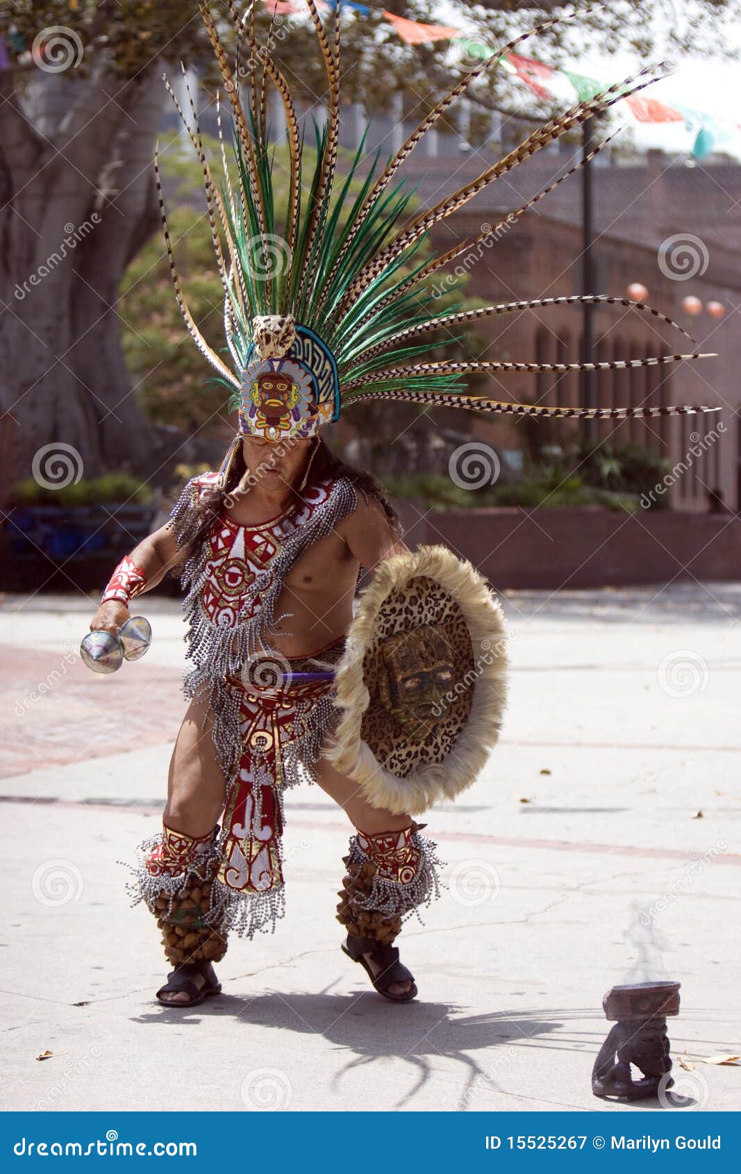 Bailarín Azteca - Danza Del Fuego Fotografía editorial - Imagen de ...